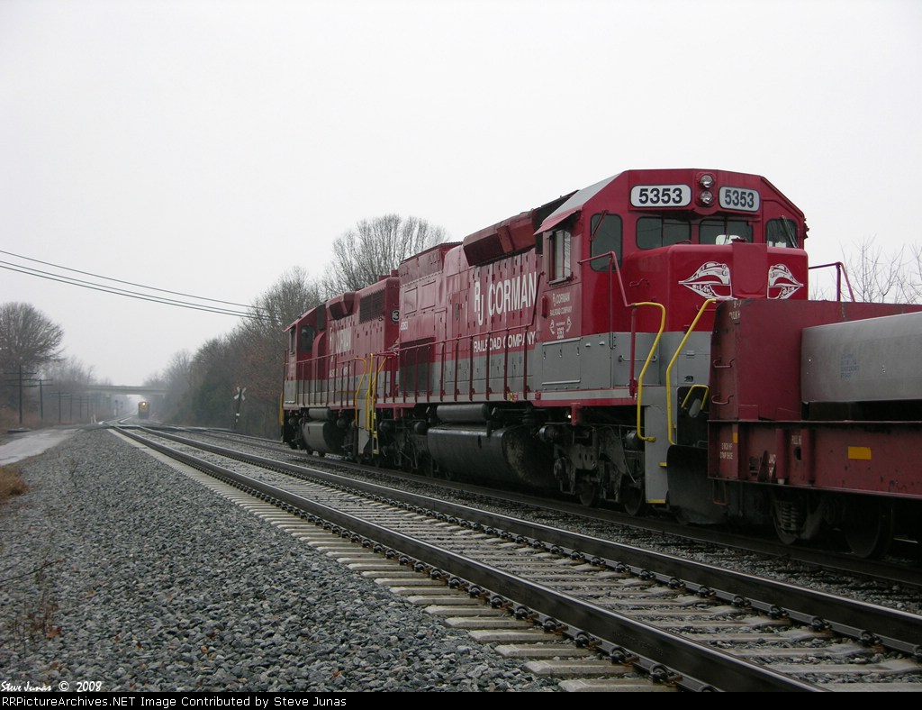 RJCC 3802,5353 K562 wait in the Gossum siding behind G624